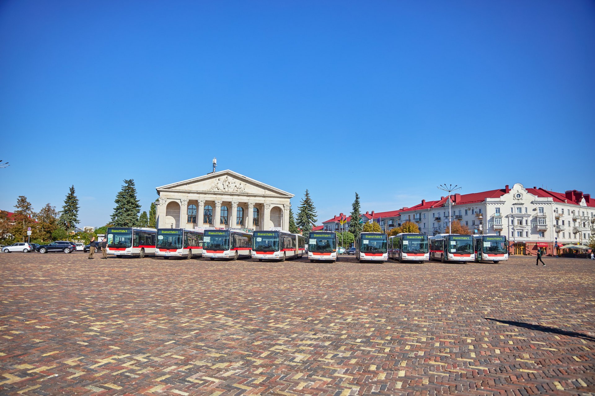 Buses and relief supplies delivered: HSG students have been supporting ...